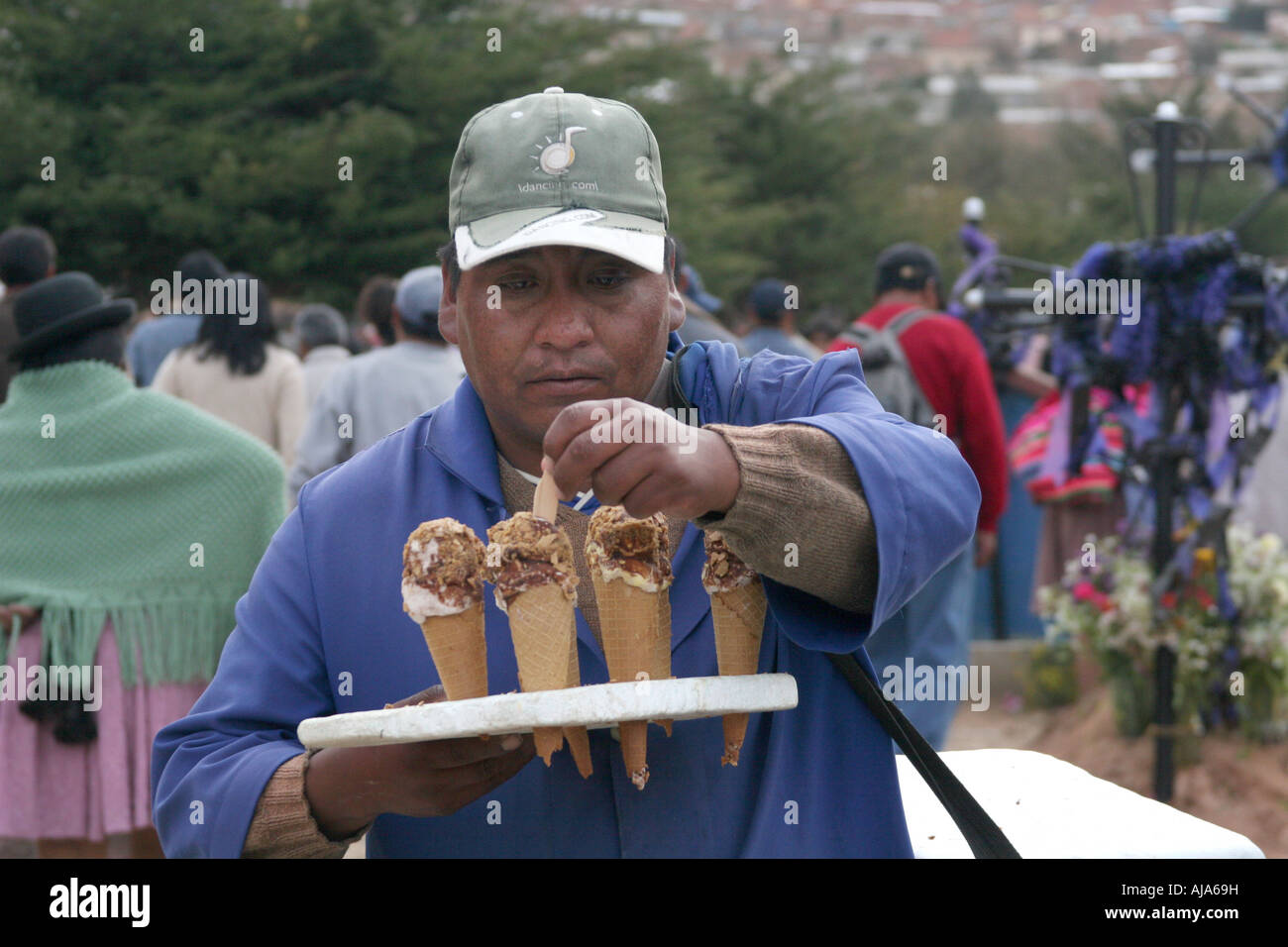 Selling ice cream hi-res stock photography and images - Alamy