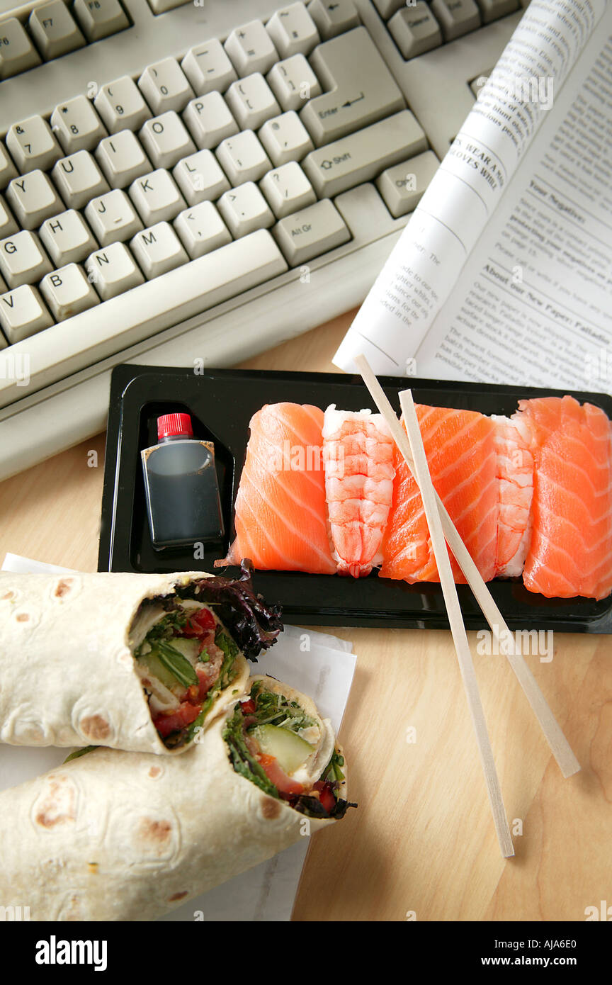 Lunch at the office desk Stock Photo - Alamy