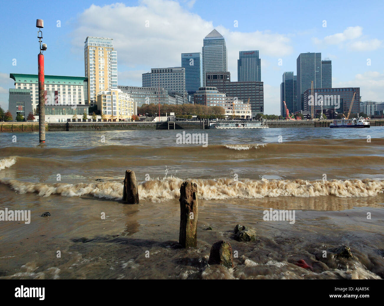 River thames beach hi-res stock photography and images - Alamy