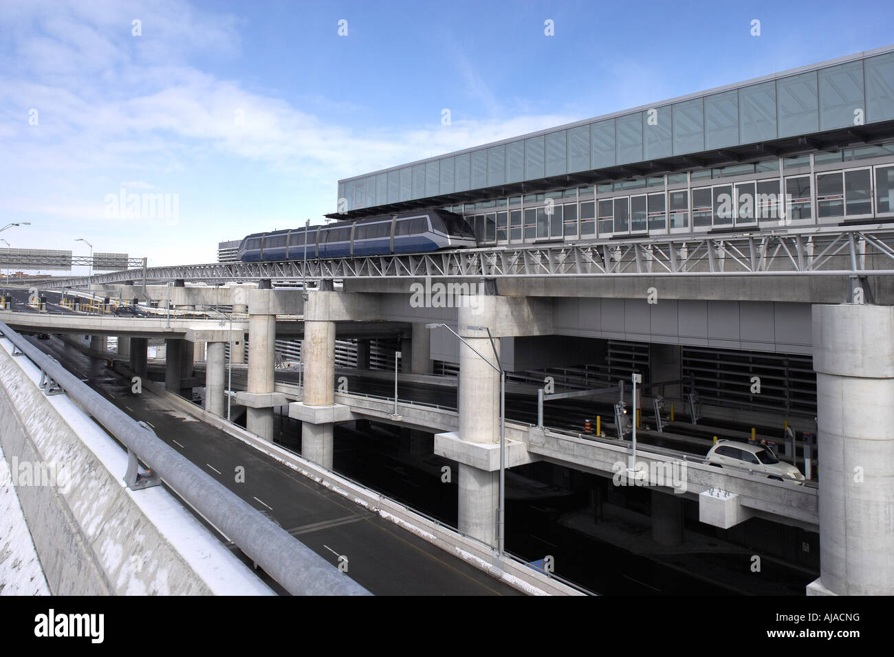 LINK Interterminal Shuttle, Toronto Pearson International Airport ...