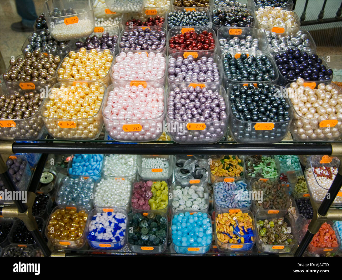 Beeds hi-res stock photography and images - Alamy