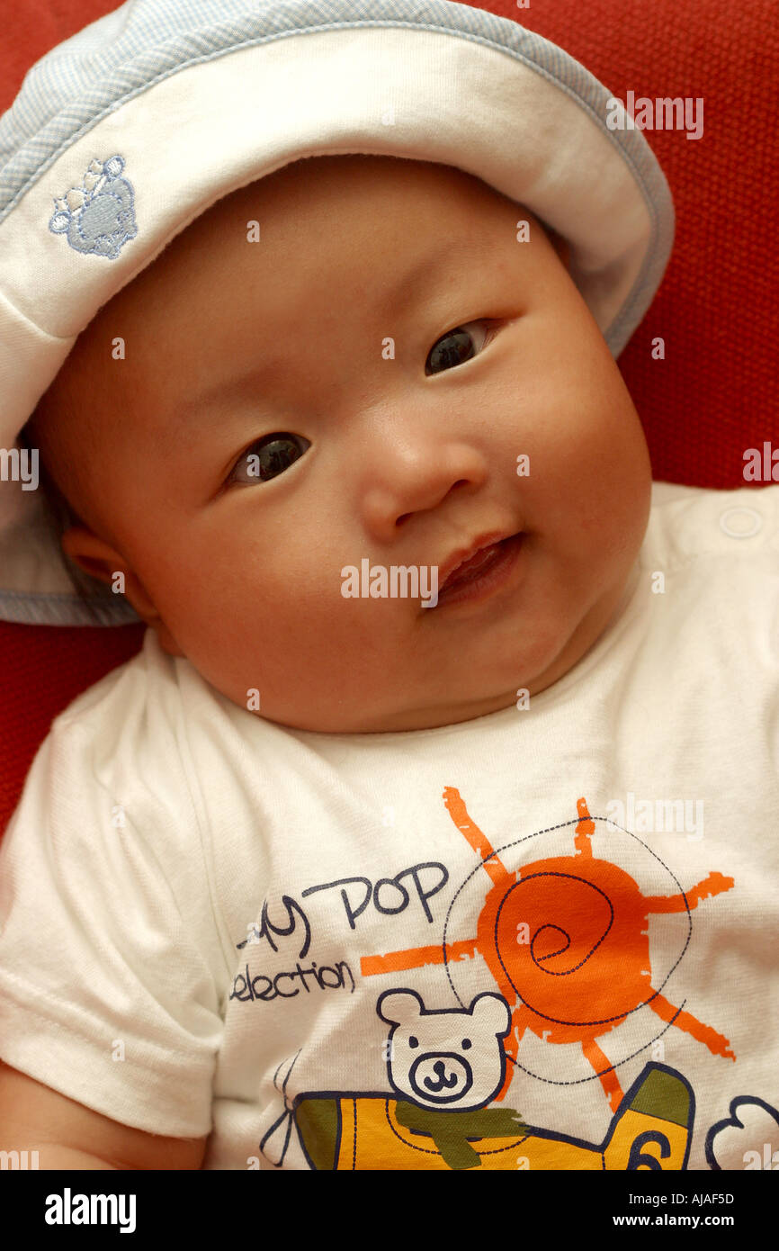 Baby simple hi-res stock photography and images - Alamy