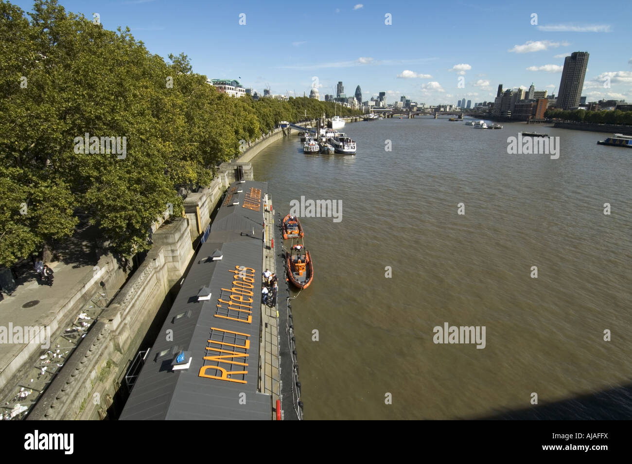 London uk rnli rescue boat hi-res stock photography and images - Alamy