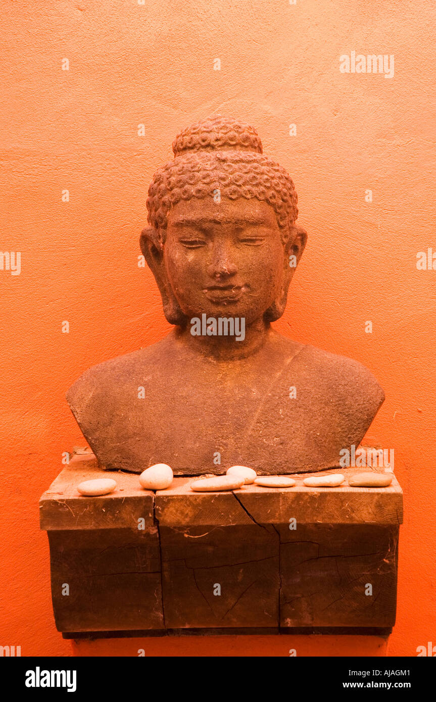 Photo of a religious statue hi-res stock photography and images - Alamy