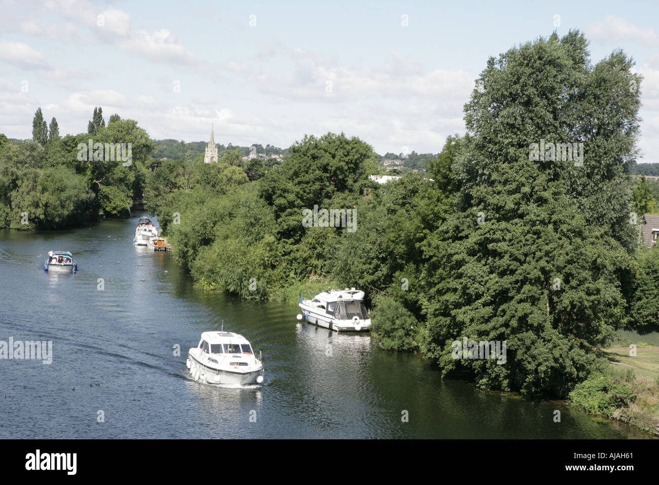Boating on a summers day on the river thames at Marlow Stock Photo - Alamy