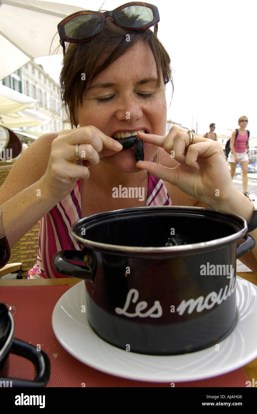 les moules mussels seafood food delicacy french france charent maritime ...