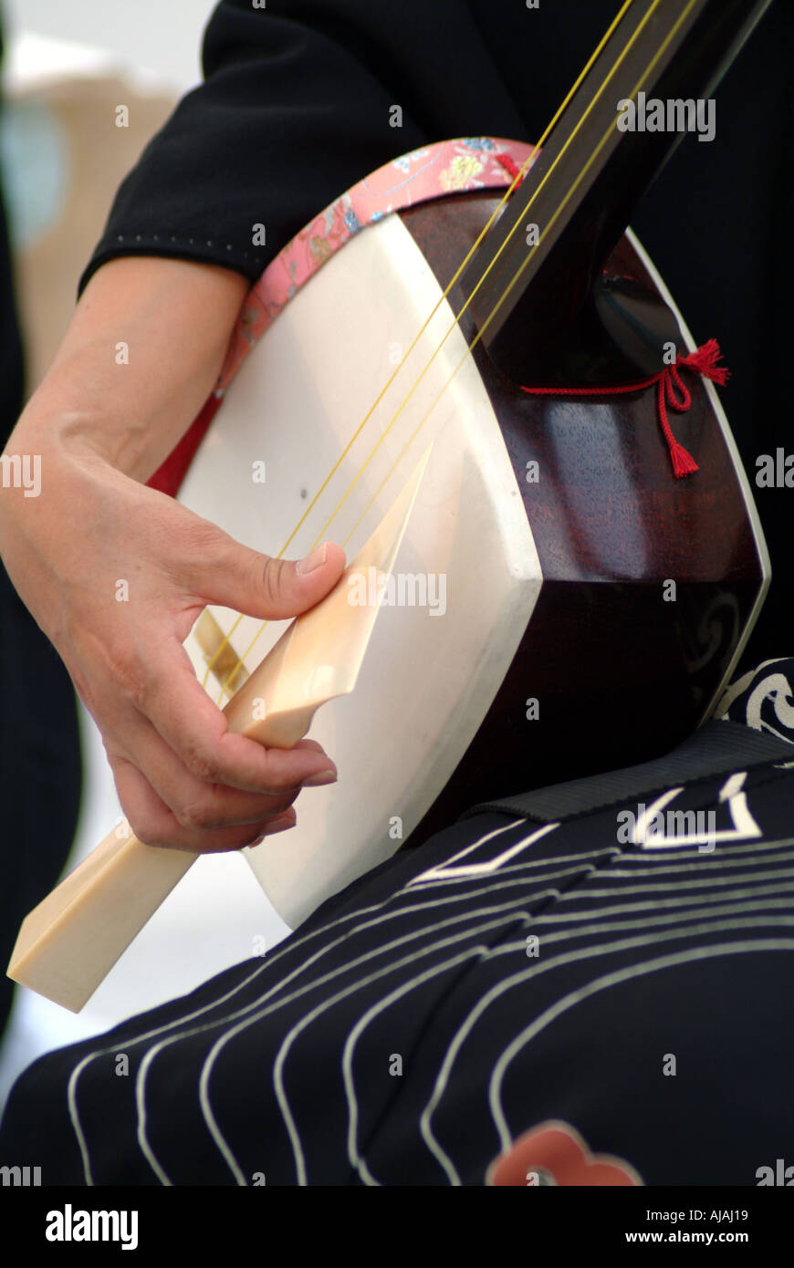 Japanese woman playing a shamisen Kyoto Japan Stock Photo - Alamy