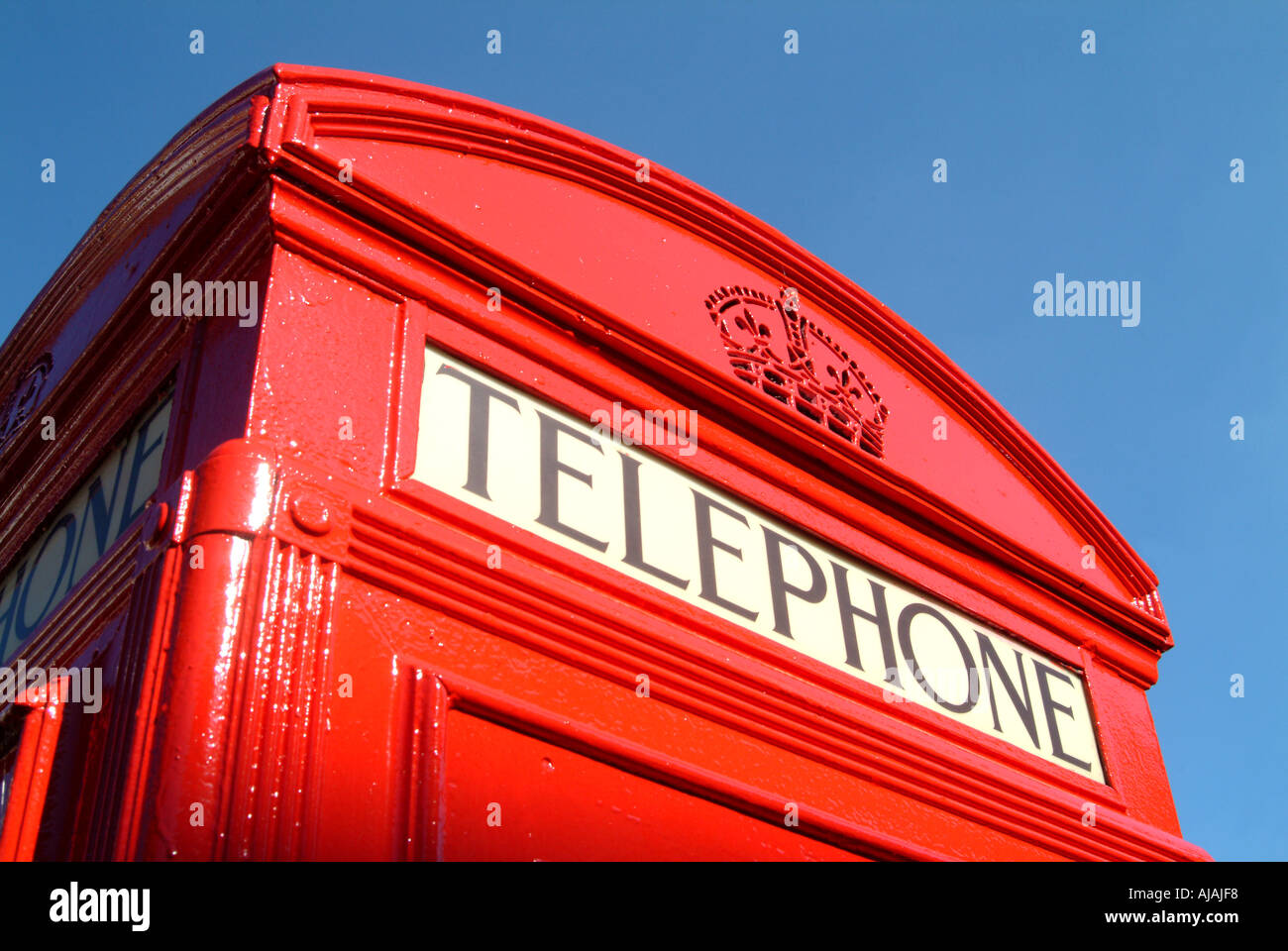 Red phone box for visitors to england to see iconic hi-res stock ...
