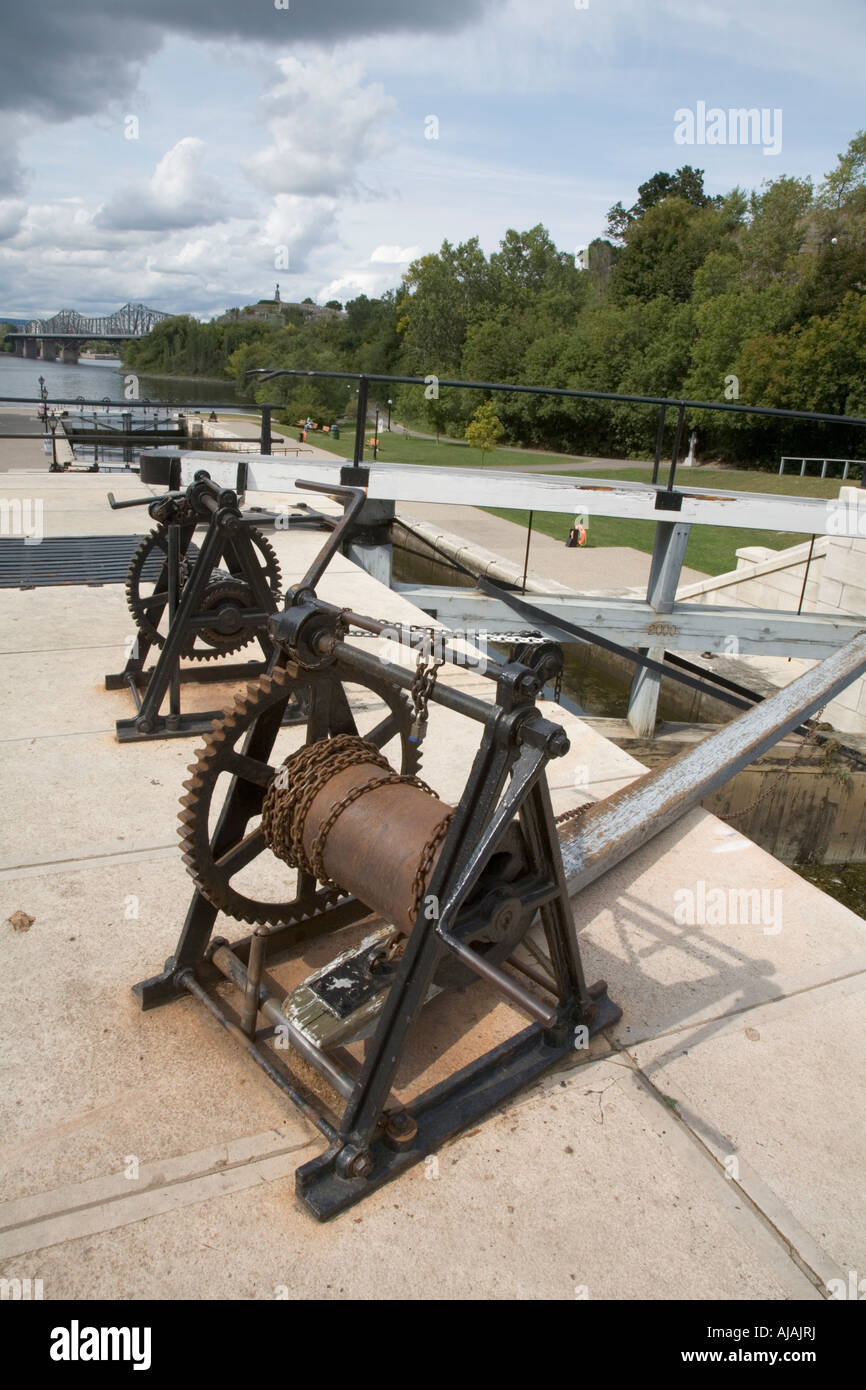 Canal winding mechanism hi-res stock photography and images - Alamy