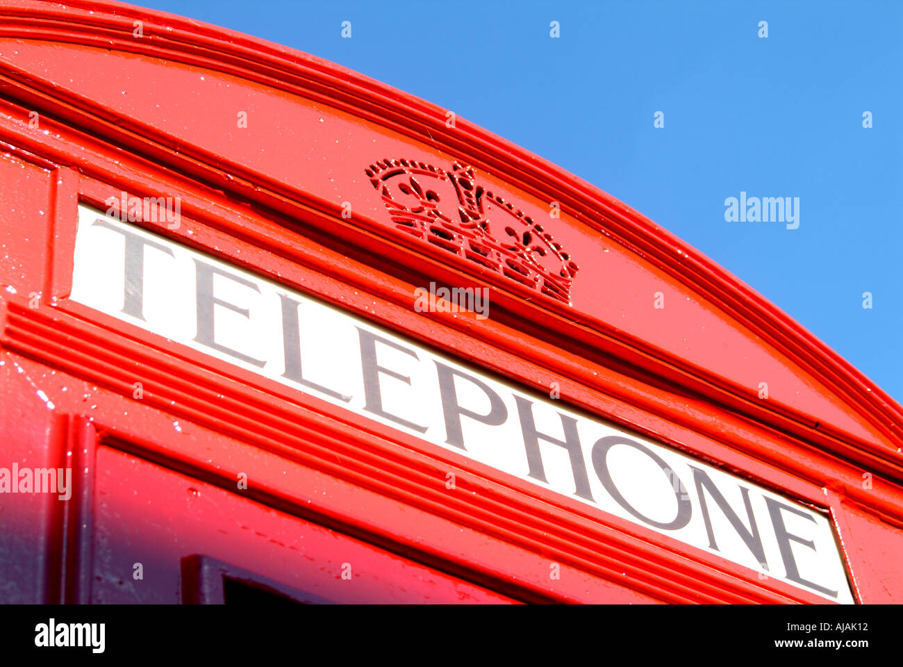 Red phone box for visitors to england to see iconic hi-res stock ...