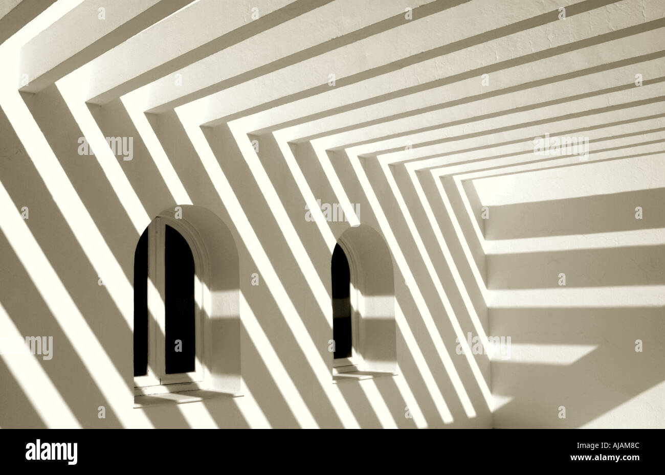 Cast beams hi-res stock photography and images - Alamy