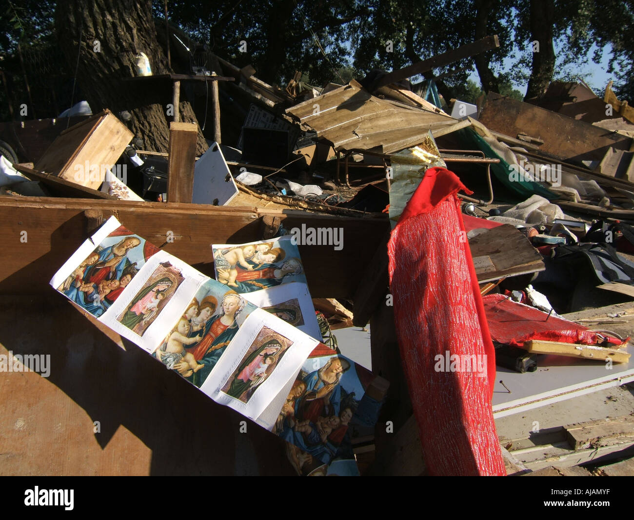 demolished rom gypsy nomad camp in rome Stock Photo - Alamy