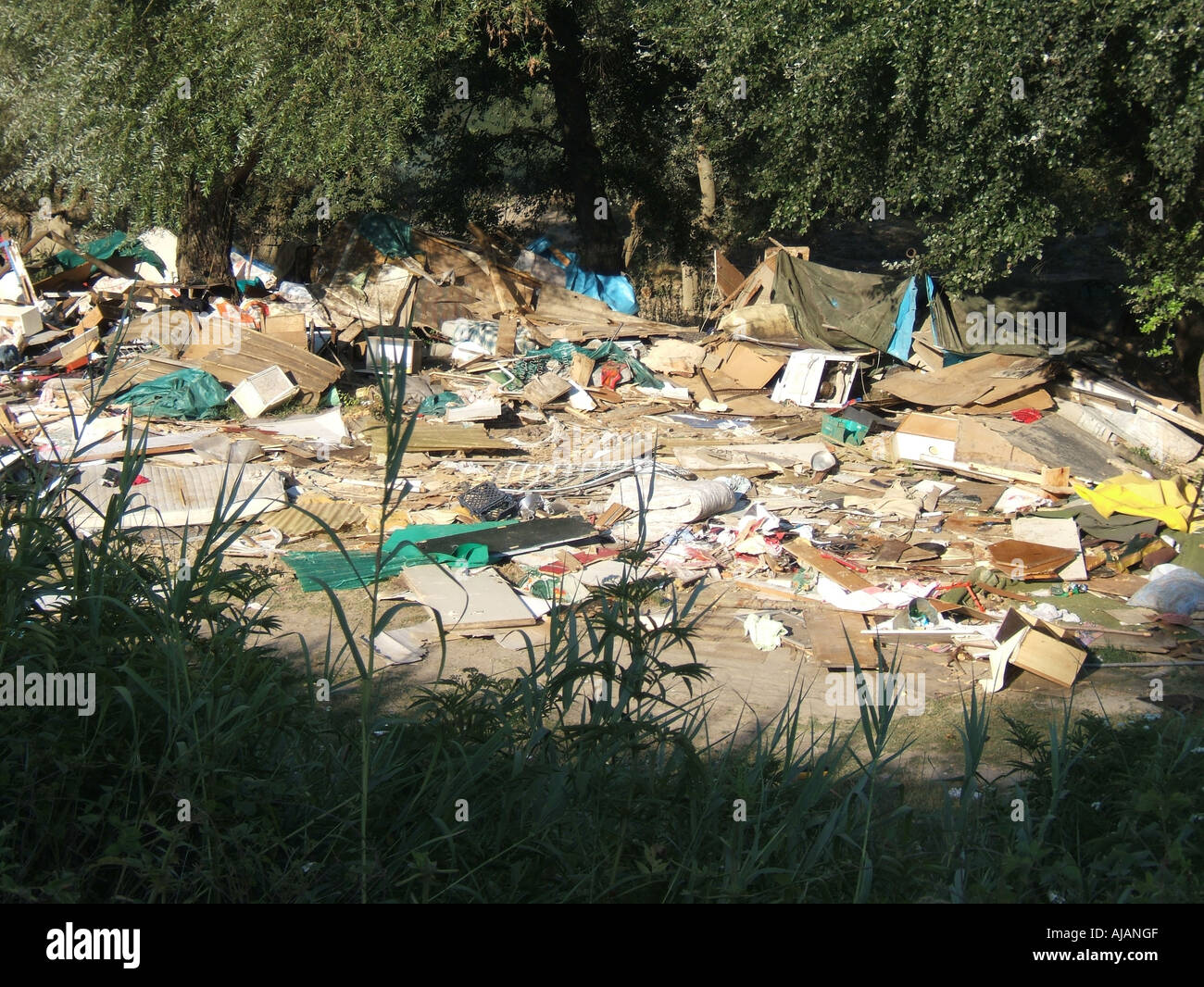 Gypsy camp italy hi-res stock photography and images - Alamy