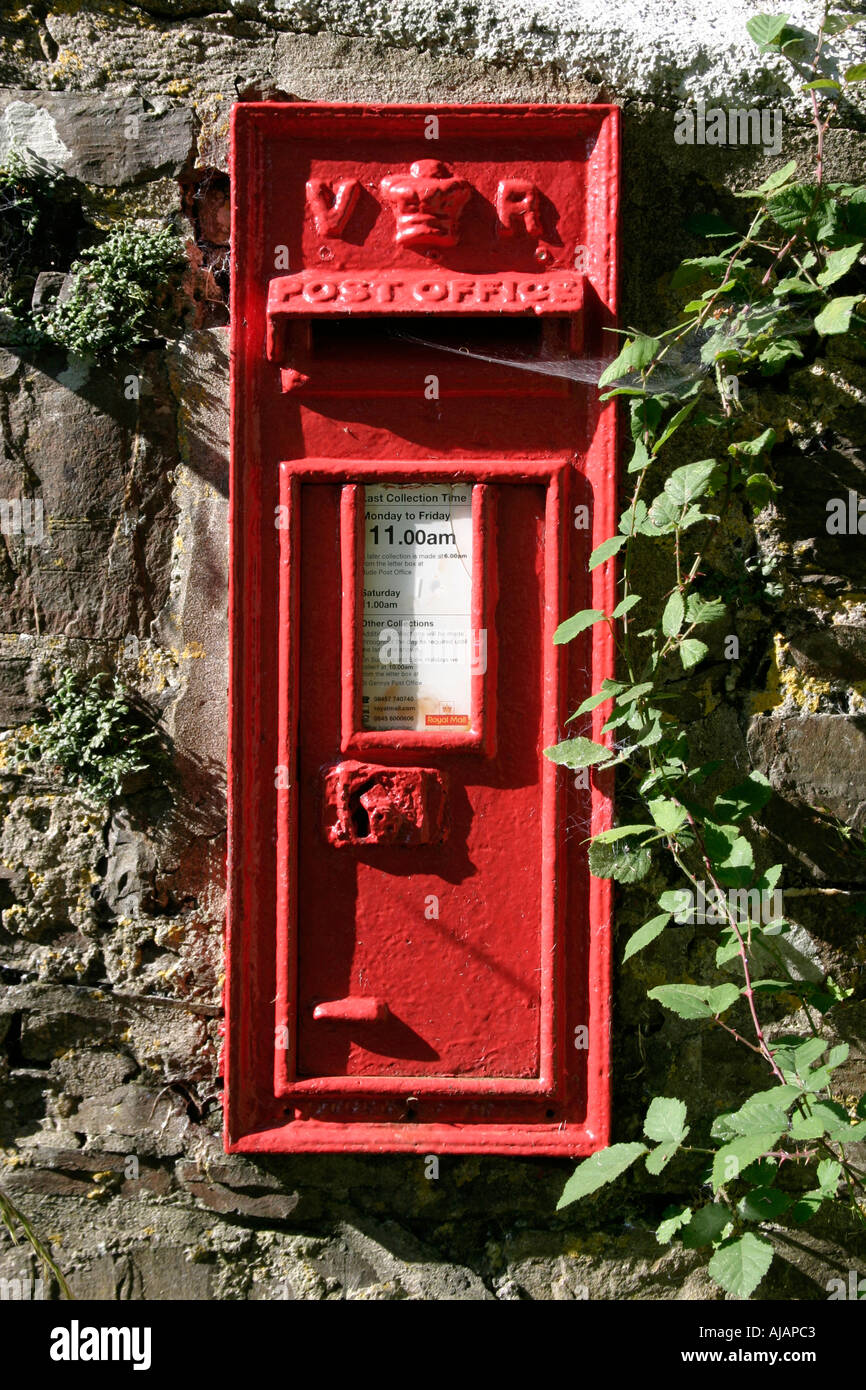 Victorian post box cornwall hi-res stock photography and images - Alamy