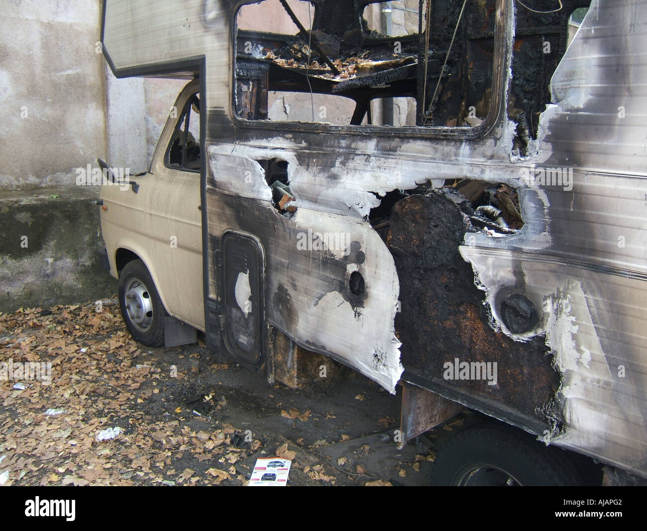 burned camper van Stock Photo - Alamy