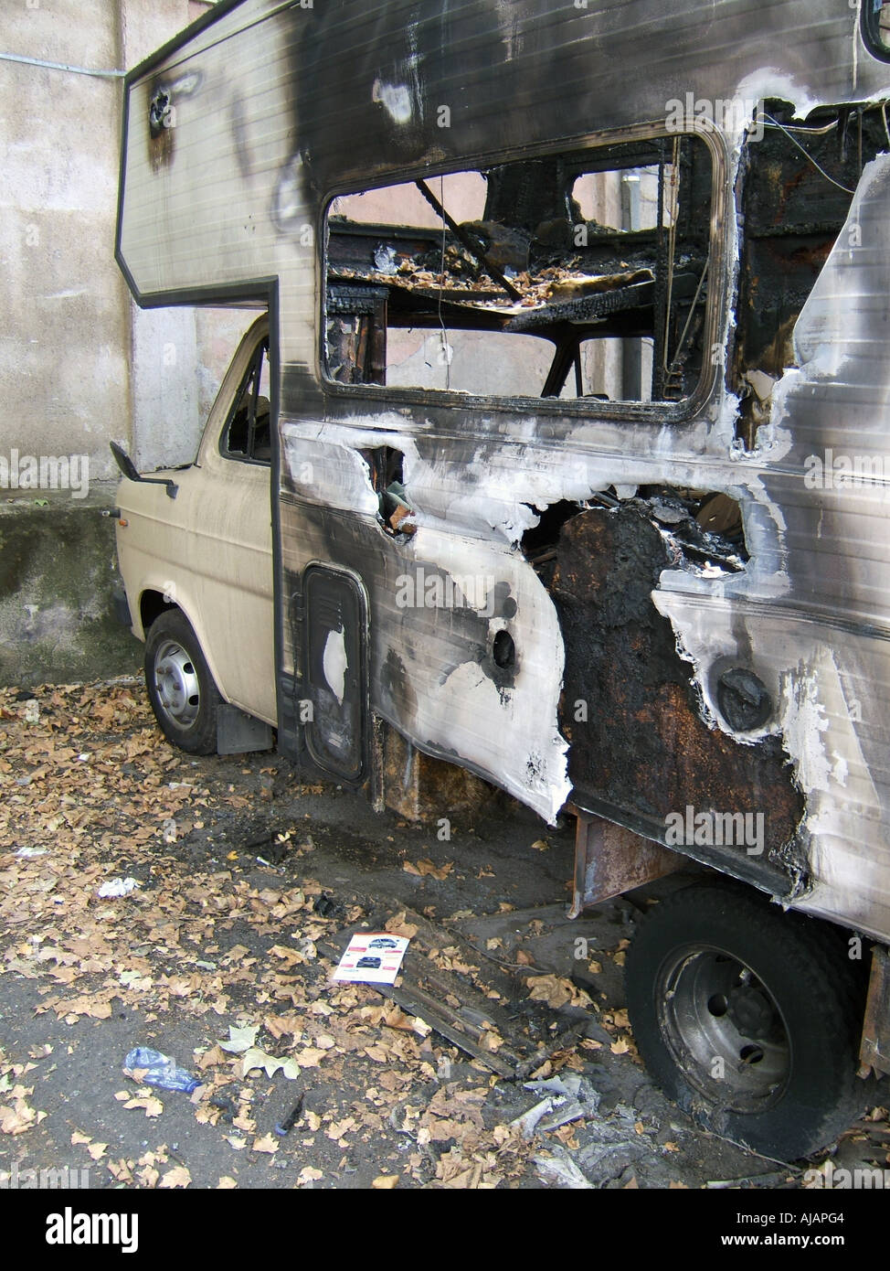 burned camper van Stock Photo - Alamy