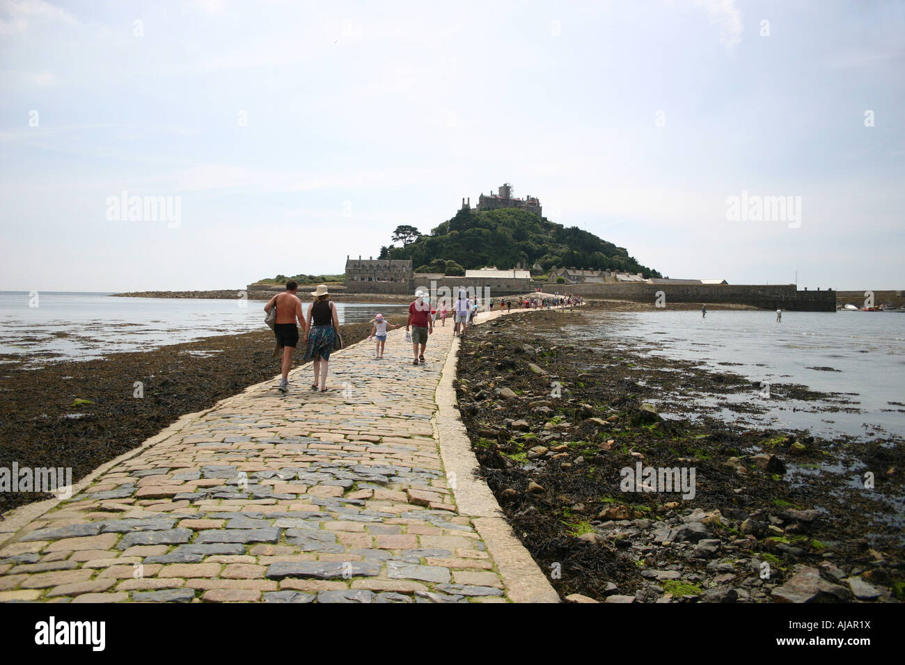 The Tidal Path to St Michaels Mount Stock Photo - Alamy