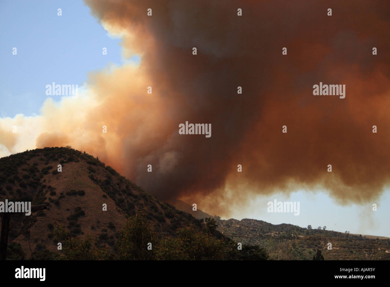 Smoke rising from beginning of Griffith Park Fire in Los Angeles 2007 ...