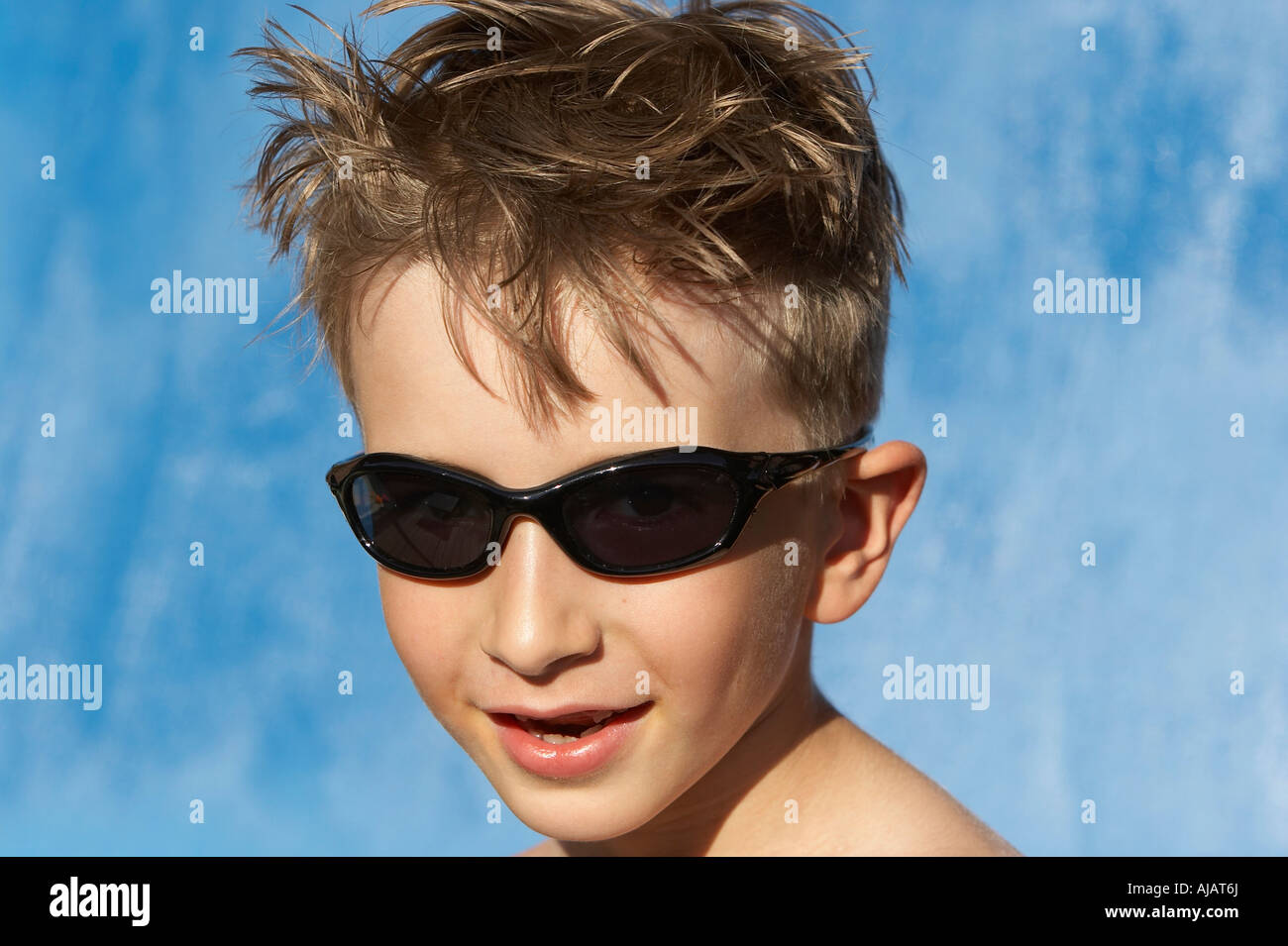 Boy kid seaside portrait hi-res stock photography and images - Alamy