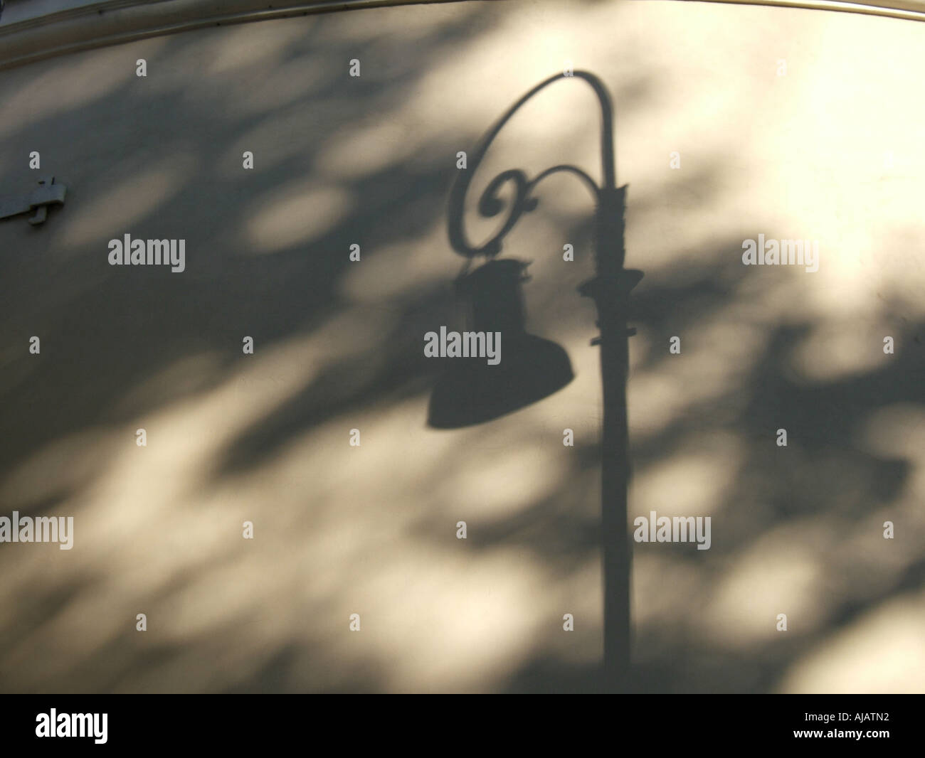 street lamp post shadow on wall Stock Photo - Alamy