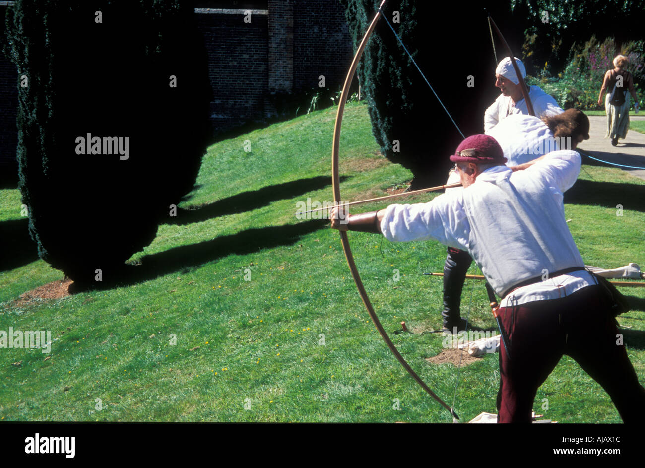 Longbow Competition at Herstmonceux castle Stock Photo - Alamy