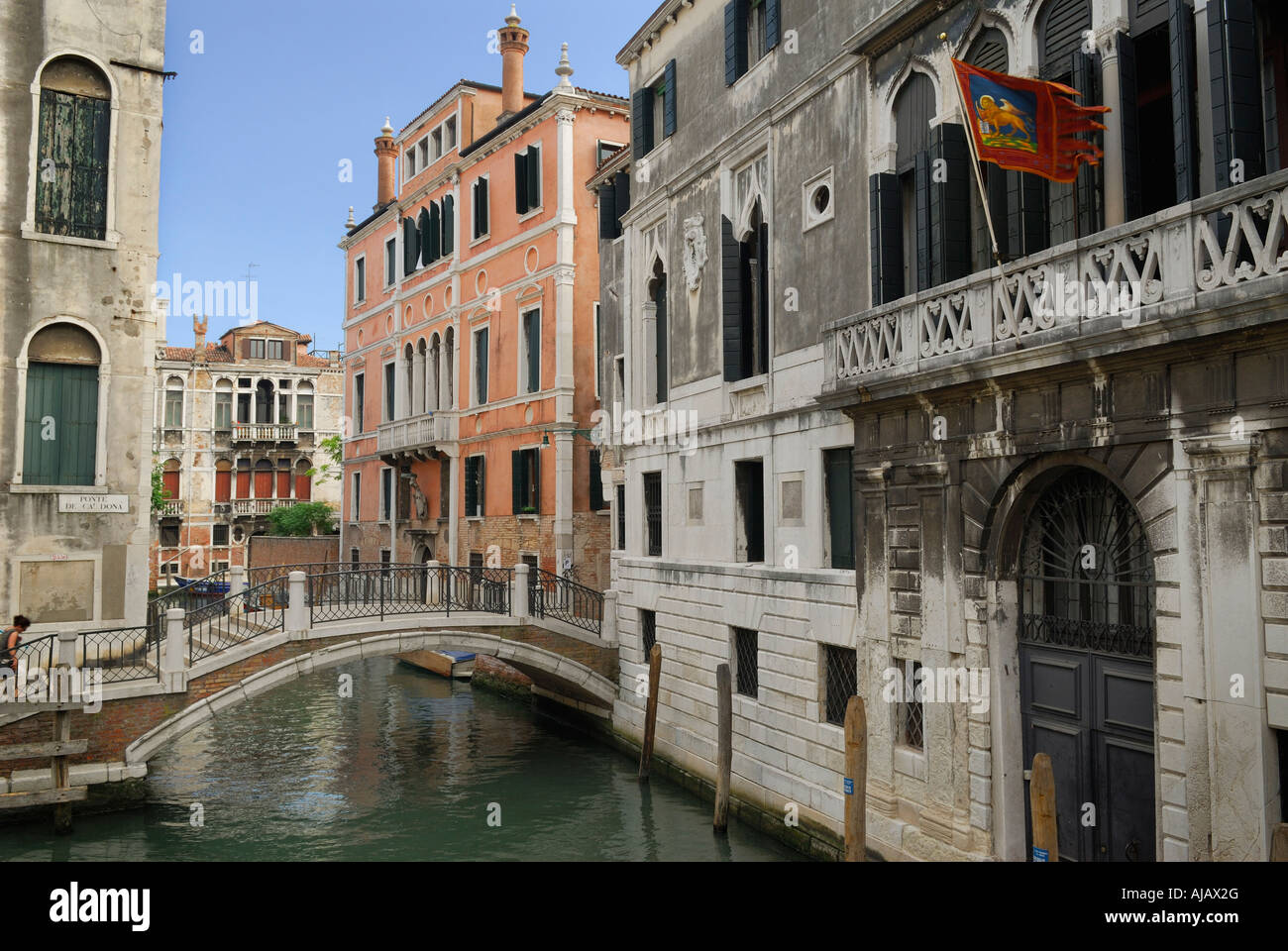 Ponte de ca Dona bridge over Rio di San Agostino Venice Stock Photo - Alamy