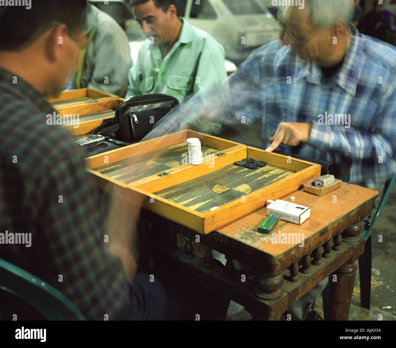 Backgammon players Downtown Cairo Egypt Stock Photo - Alamy