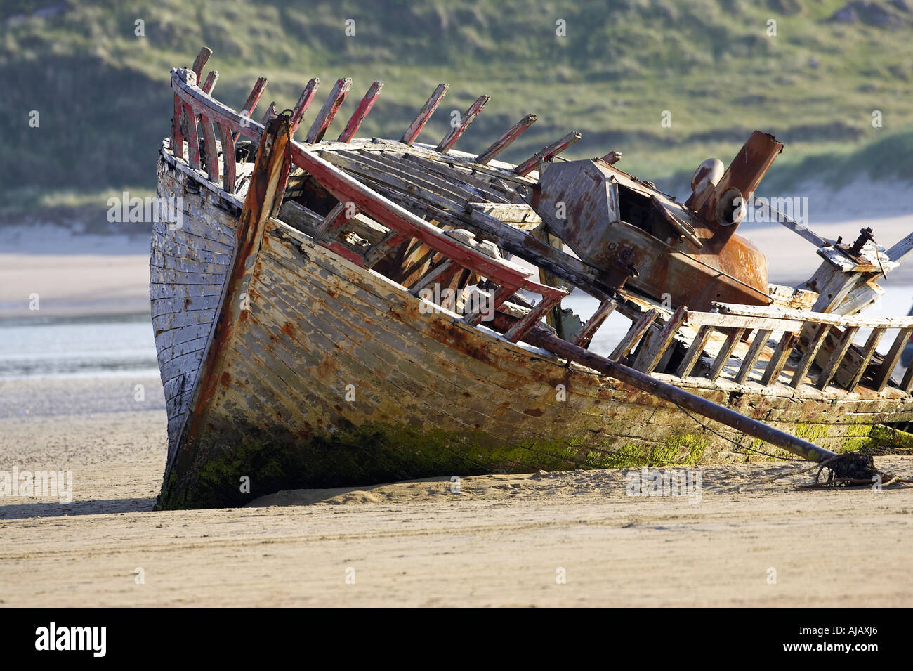 bad eddie boat wreck on Magheraclogher beach bunbeg beach in gweedore ...