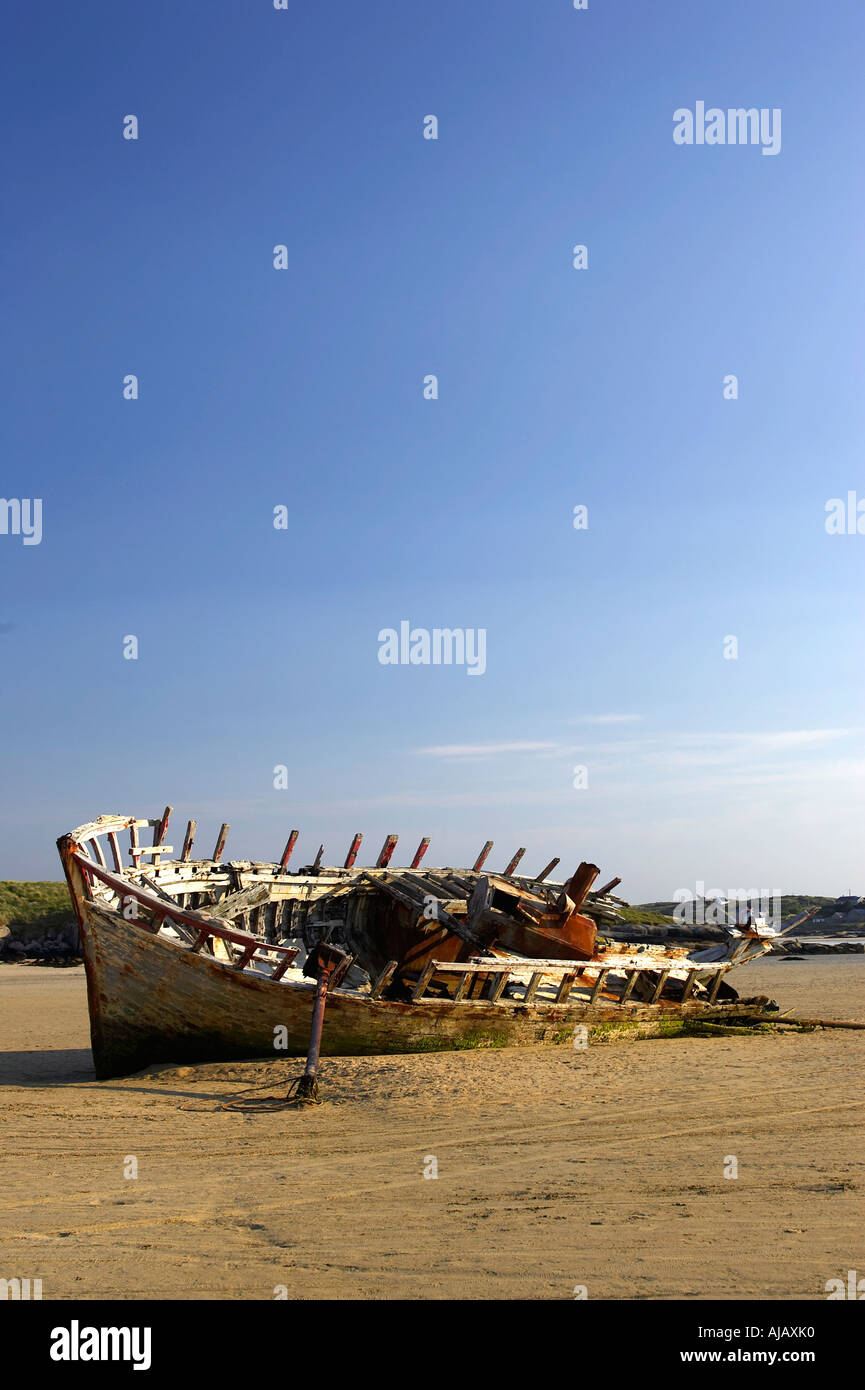 bad eddie boat wreck on Magheraclogher beach bunbeg beach in gweedore ...