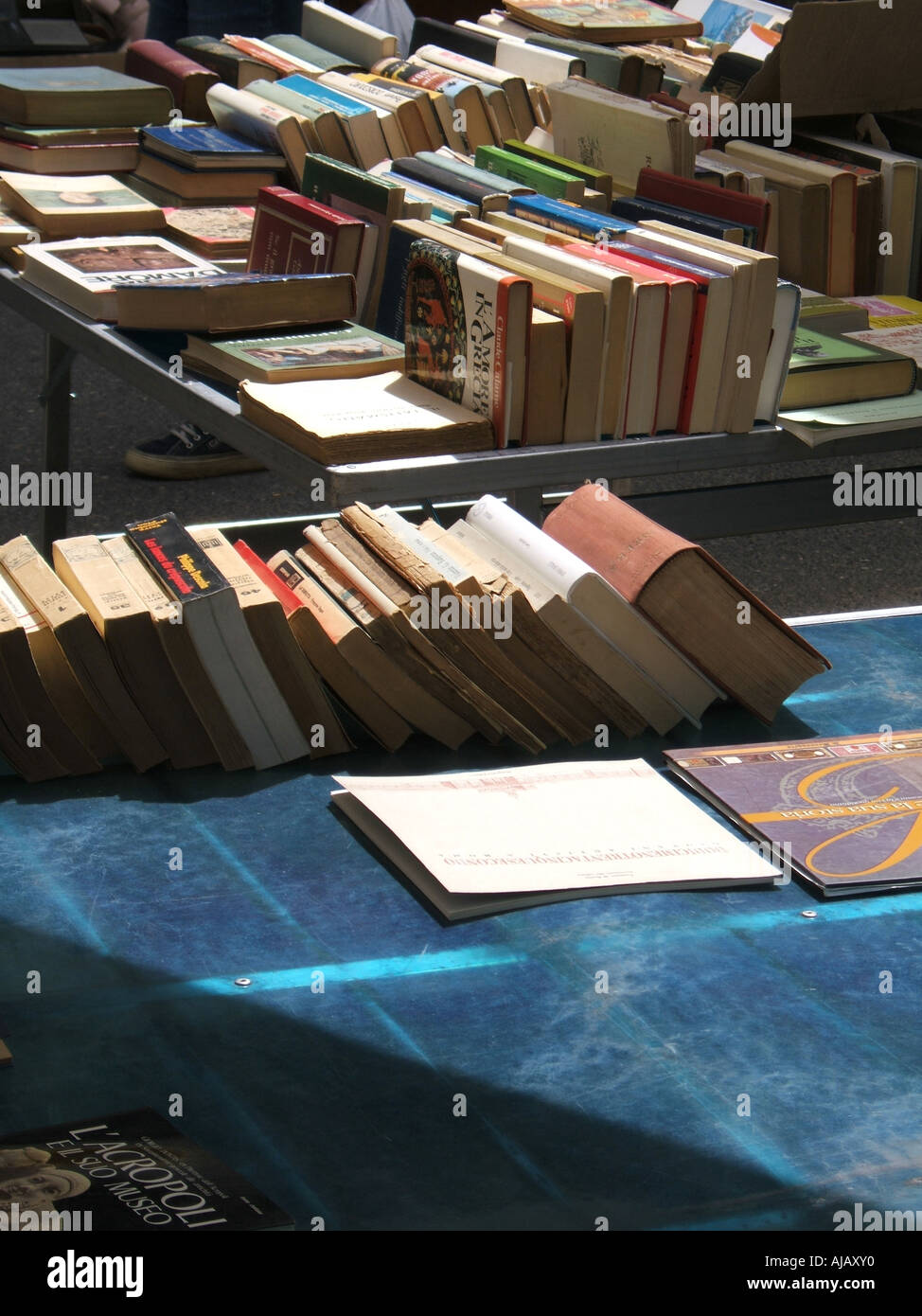 books on market stall Stock Photo - Alamy