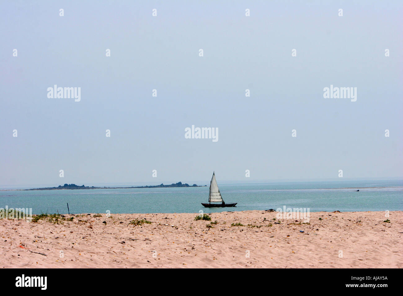 boat behind beach Stock Photo - Alamy