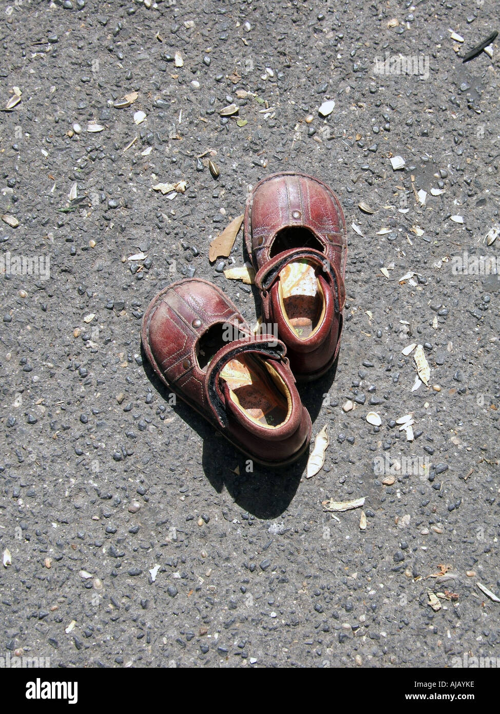 Discarded shoes on street hi-res stock photography and images - Alamy