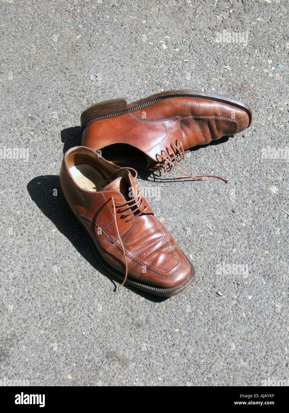 Discarded shoes on street hi-res stock photography and images - Alamy