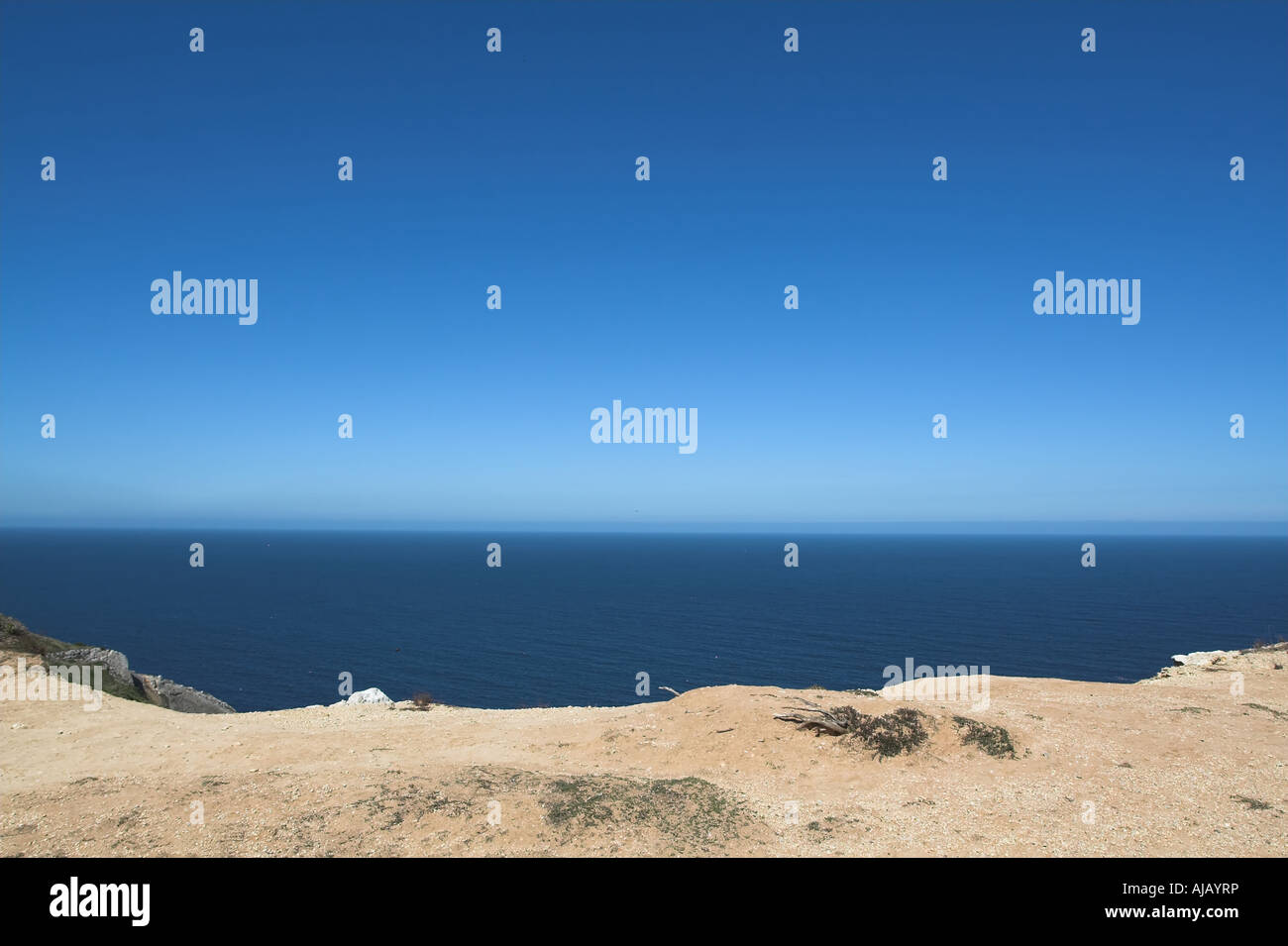 Edge of Espichel Cape facing the Atlantic Ocean horizon Stock Photo - Alamy