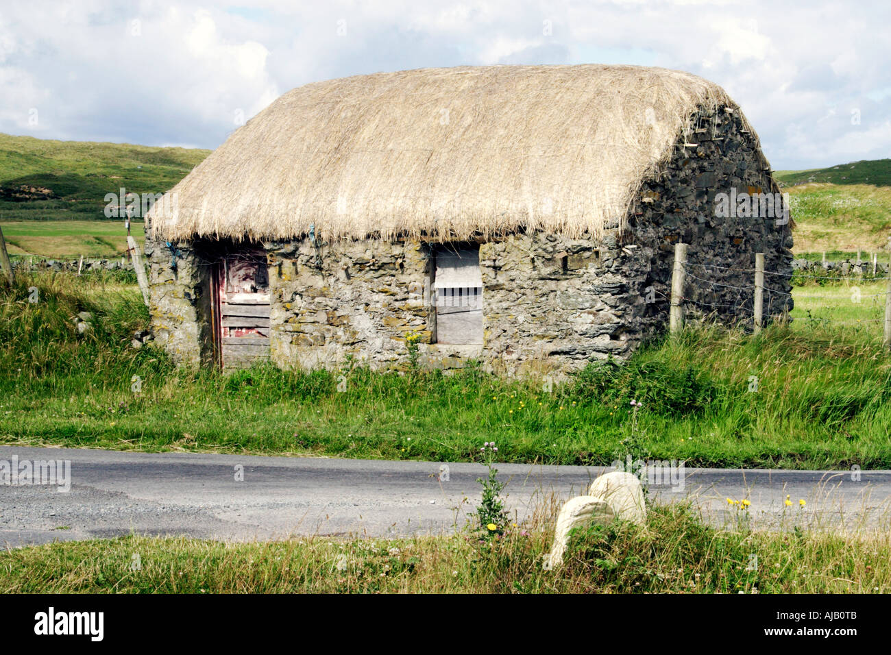 Traditional Irish Rural Farm Building Stock Photos & Traditional Irish ...
