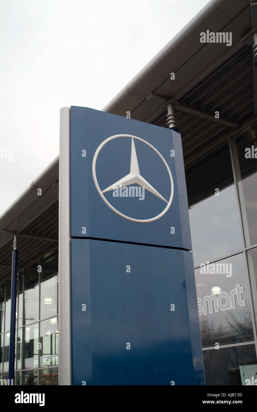 Daimler badge hi-res stock photography and images - Alamy