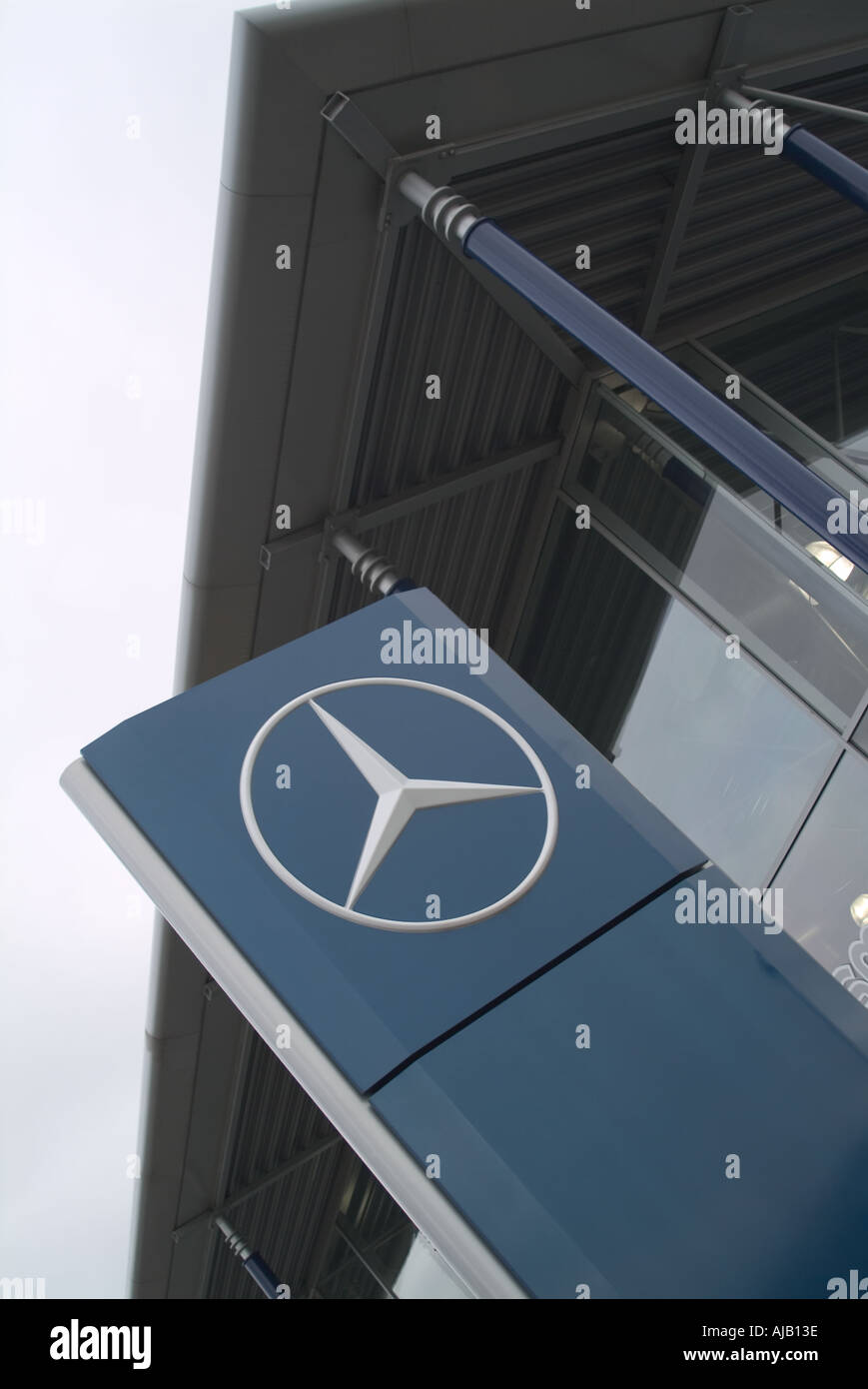 Daimler badge hi-res stock photography and images - Alamy