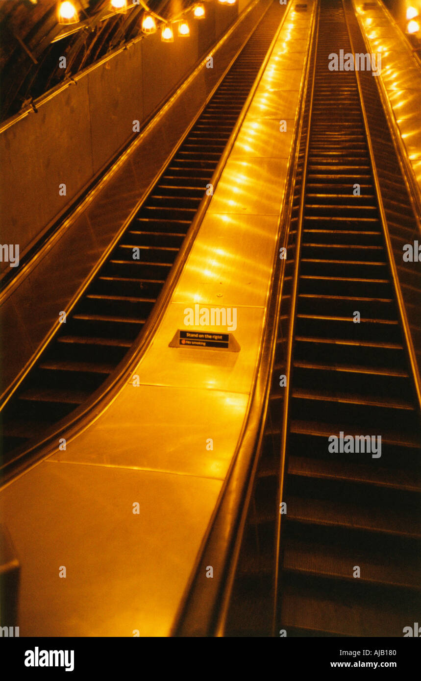 London underground escalator escalators hi-res stock photography and ...