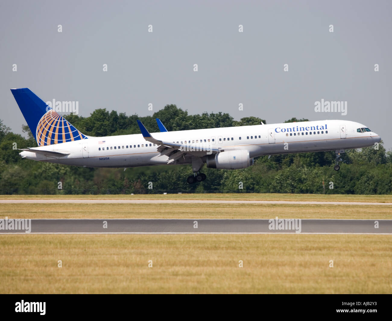 Commercial civil aviation Continental Boeing 757 with winglets Stock ...