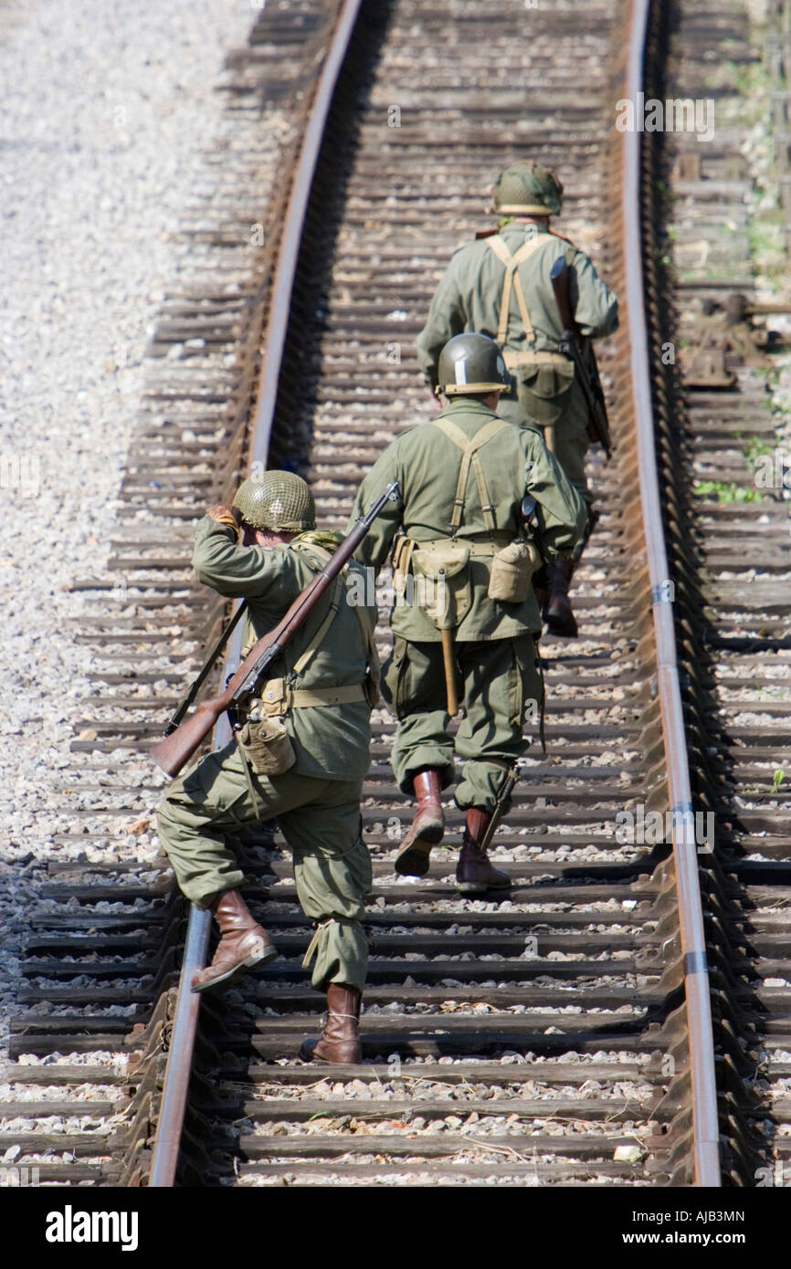 World war 2 british soldiers and train hi-res stock photography and ...