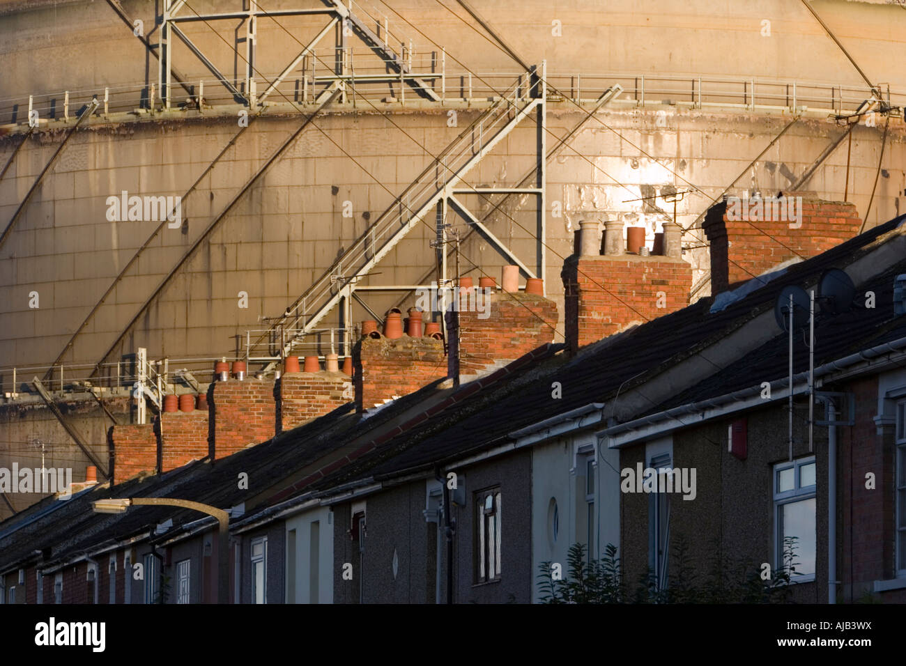 Gasometer england houses hi-res stock photography and images - Alamy