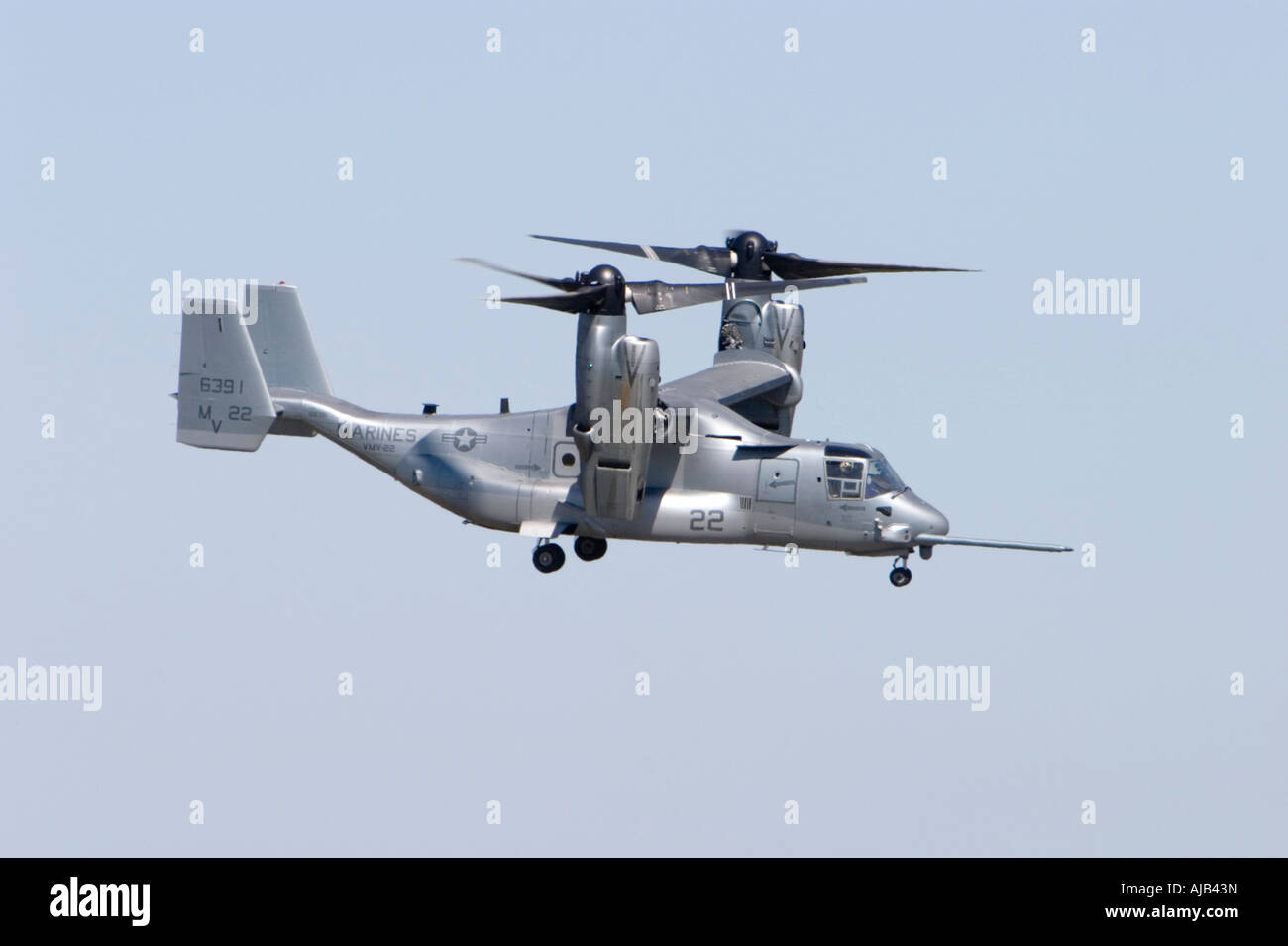 V22 Osprey aircraft flying display Stock Photo - Alamy
