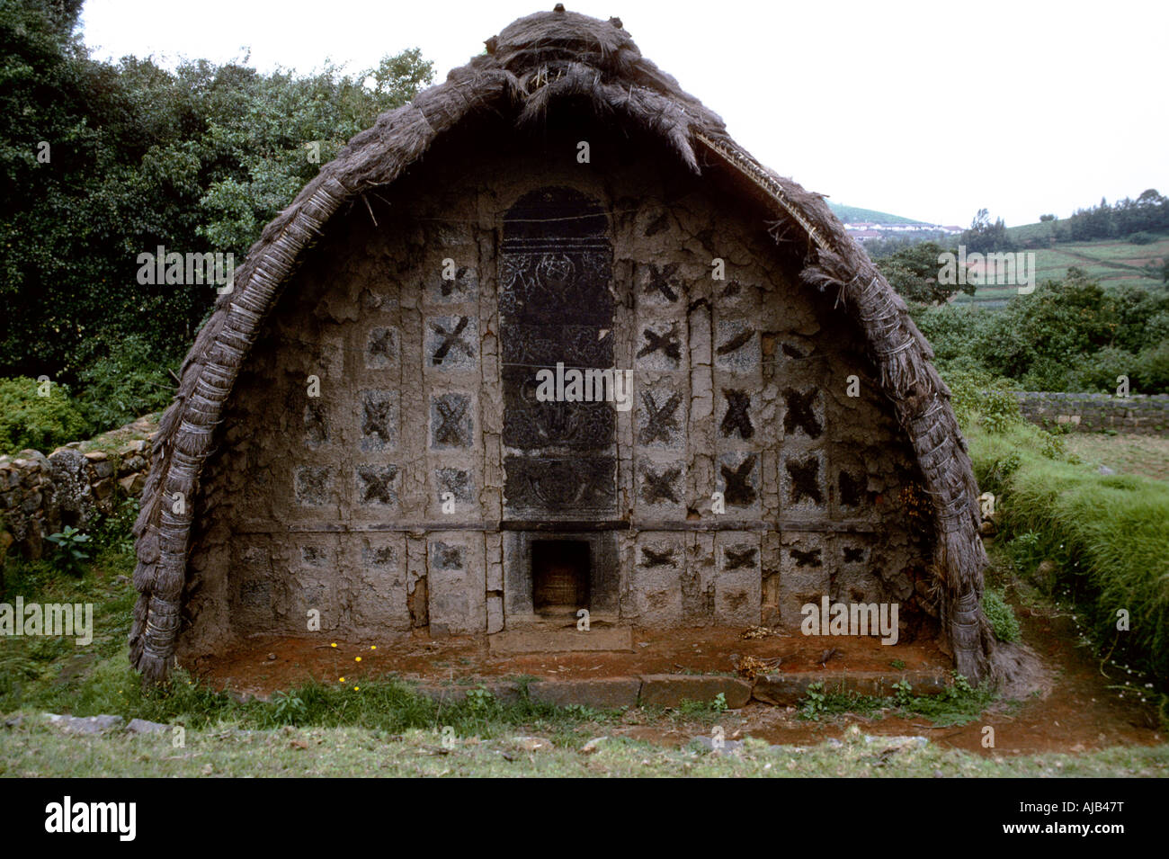 South India Tamil Nadu Ooty Toba Tribe Dwelling Stock Photo - Alamy