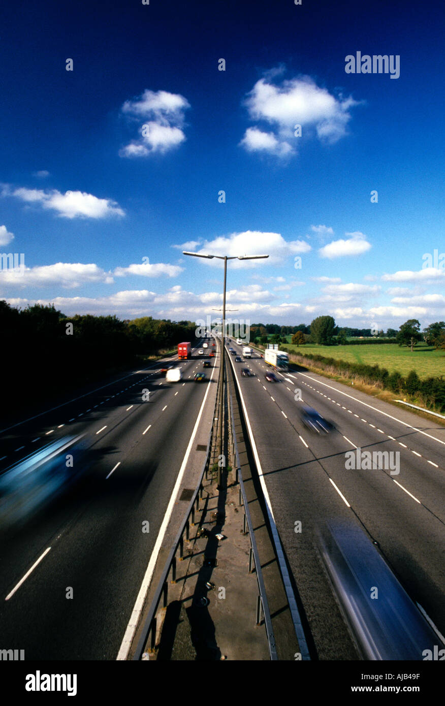 MOTORWAY TRAFFIC THE M1 MOTORWAY IN ENGLAND Stock Photo - Alamy