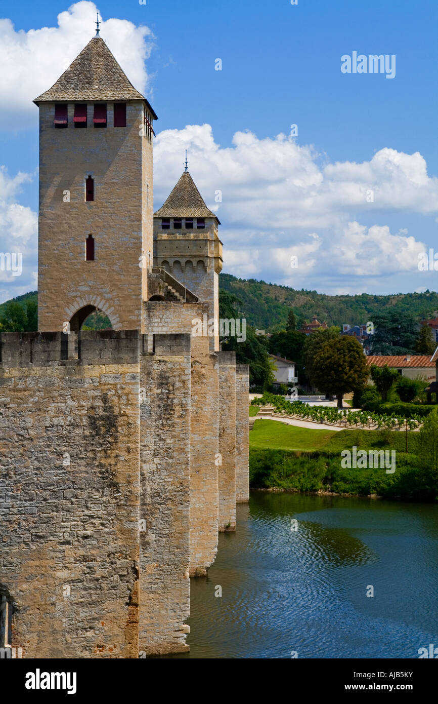 Bridge built in 1300s hi-res stock photography and images - Alamy