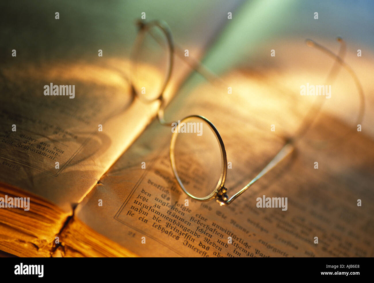 an open old book with spectacles Stock Photo - Alamy