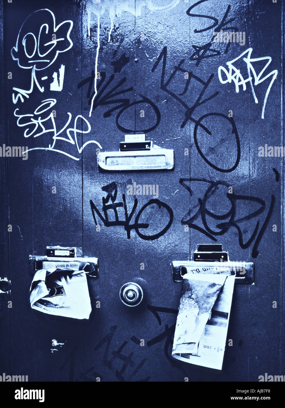 Advertising in mass hi-res stock photography and images - Alamy