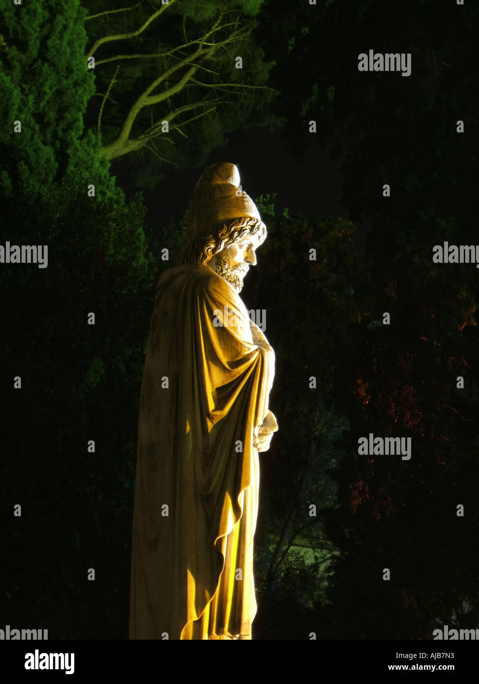 statues above piazza del popolo rome at night Stock Photo - Alamy