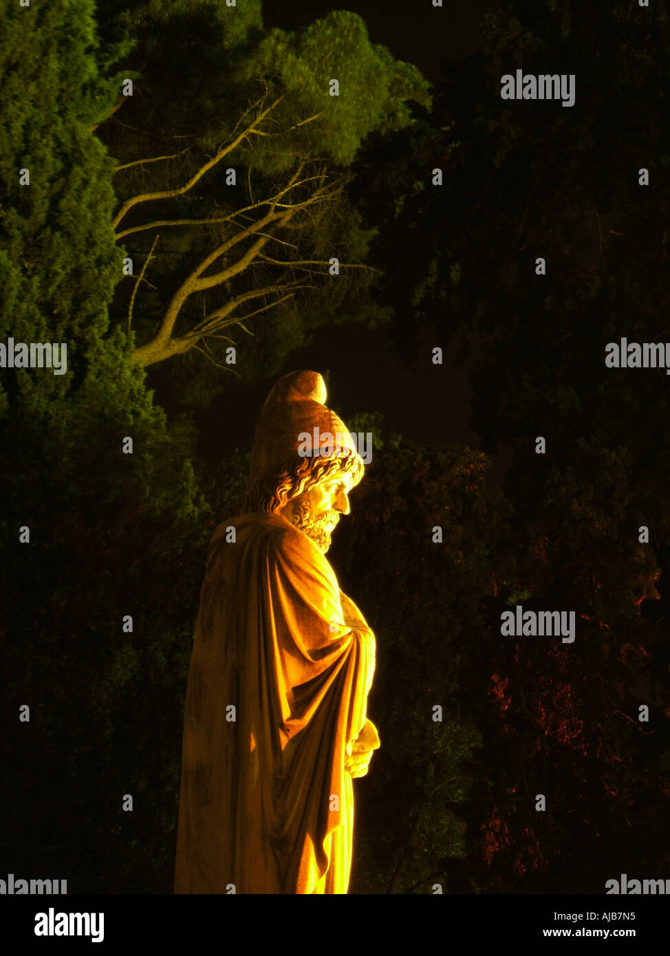 statues above piazza del popolo rome at night Stock Photo - Alamy