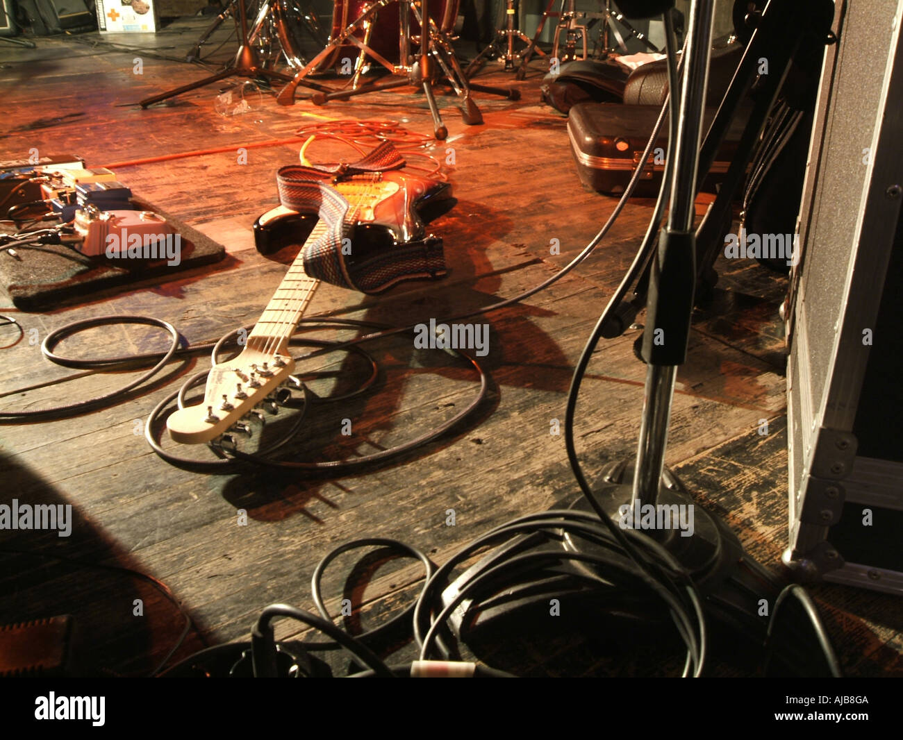 music band kit on stage Stock Photo - Alamy